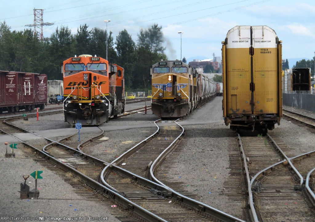 UP 5335 and BNSF 6037